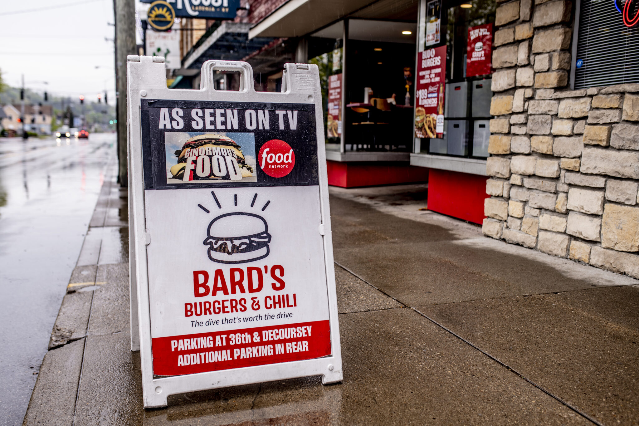 A Peek Inside: Bard's Burger - Chowdown Cincinnati